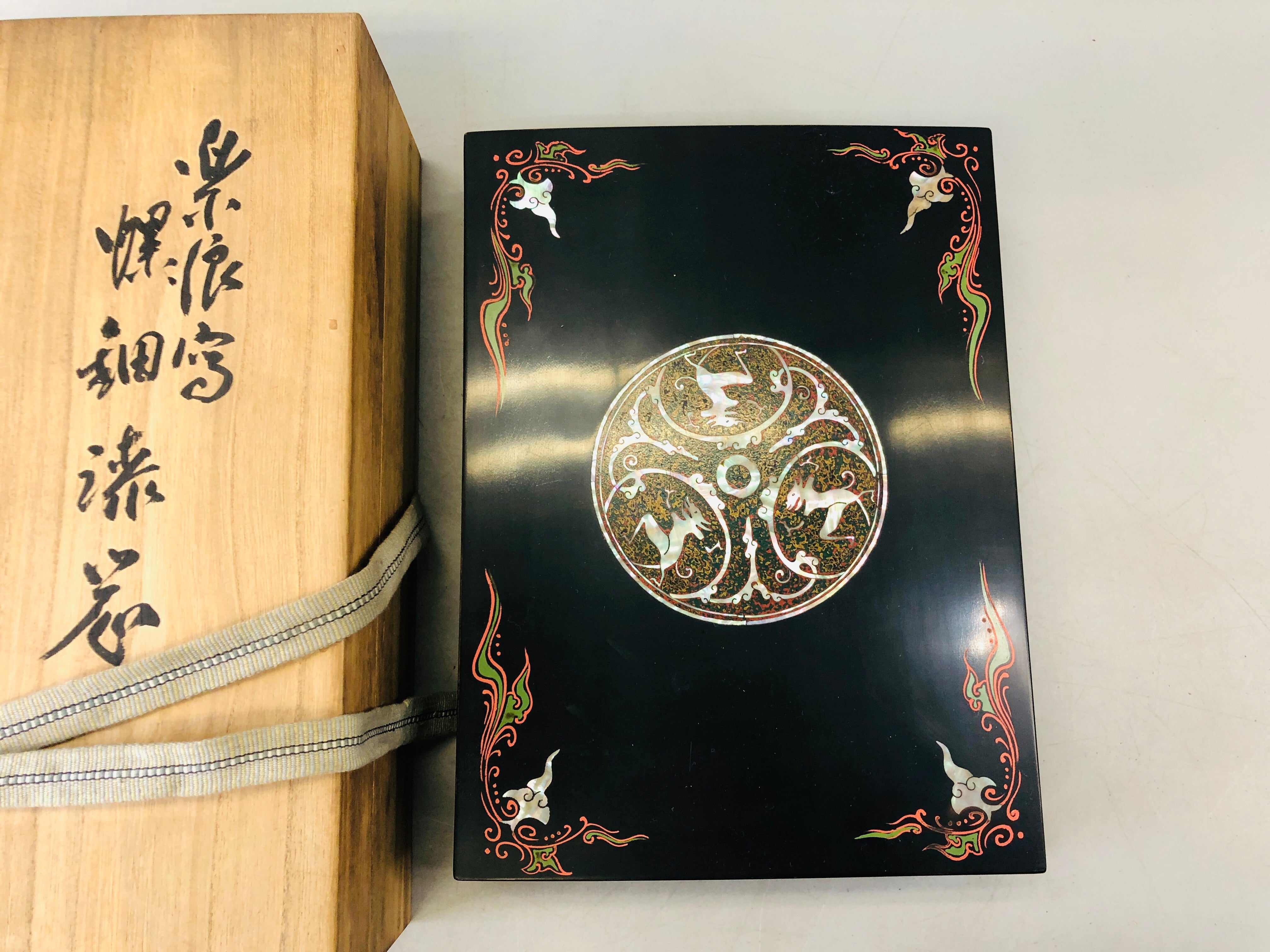 Y6843 [VIDEO] BOX Mother-of-pearl work Makie Suzuri inkstone Japan ant – Hareitiba Japanese Antique