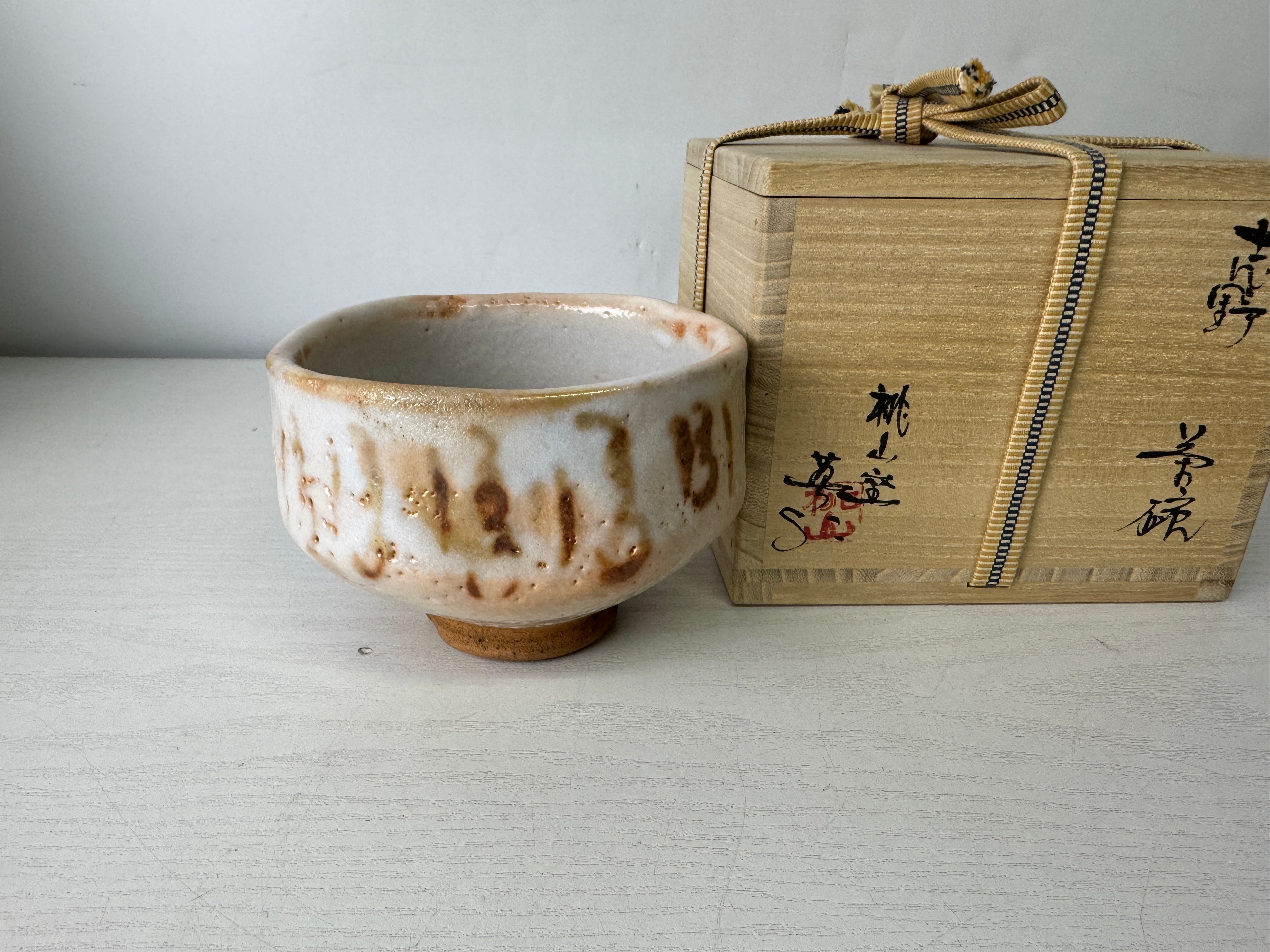 Y10003 CHAWAN Shino-ware bowl signed box Japan antique tea ceremony po ...