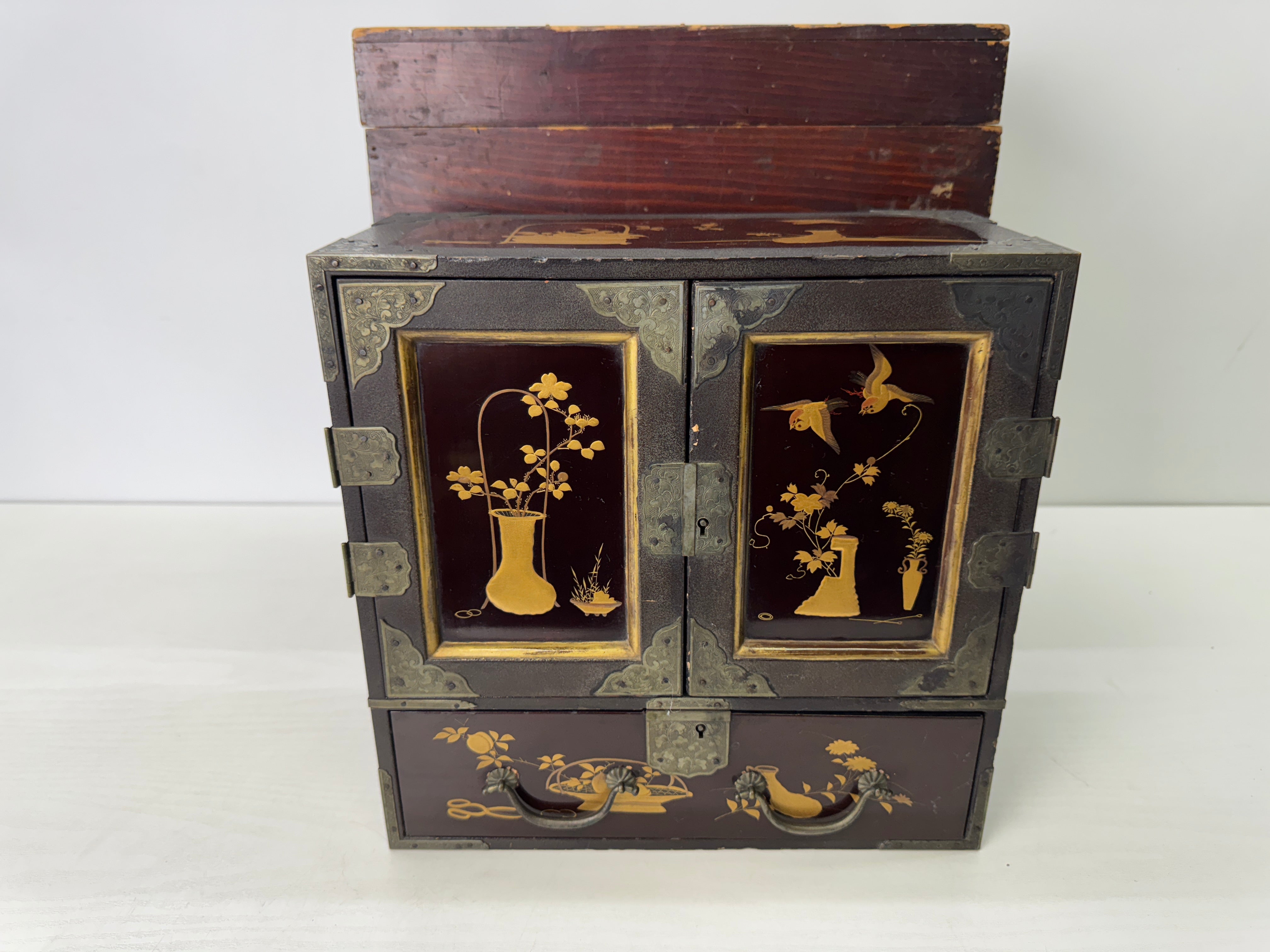 Y9691 TANSU Makie small chest of drawers box lock Meiji period Japan a ...