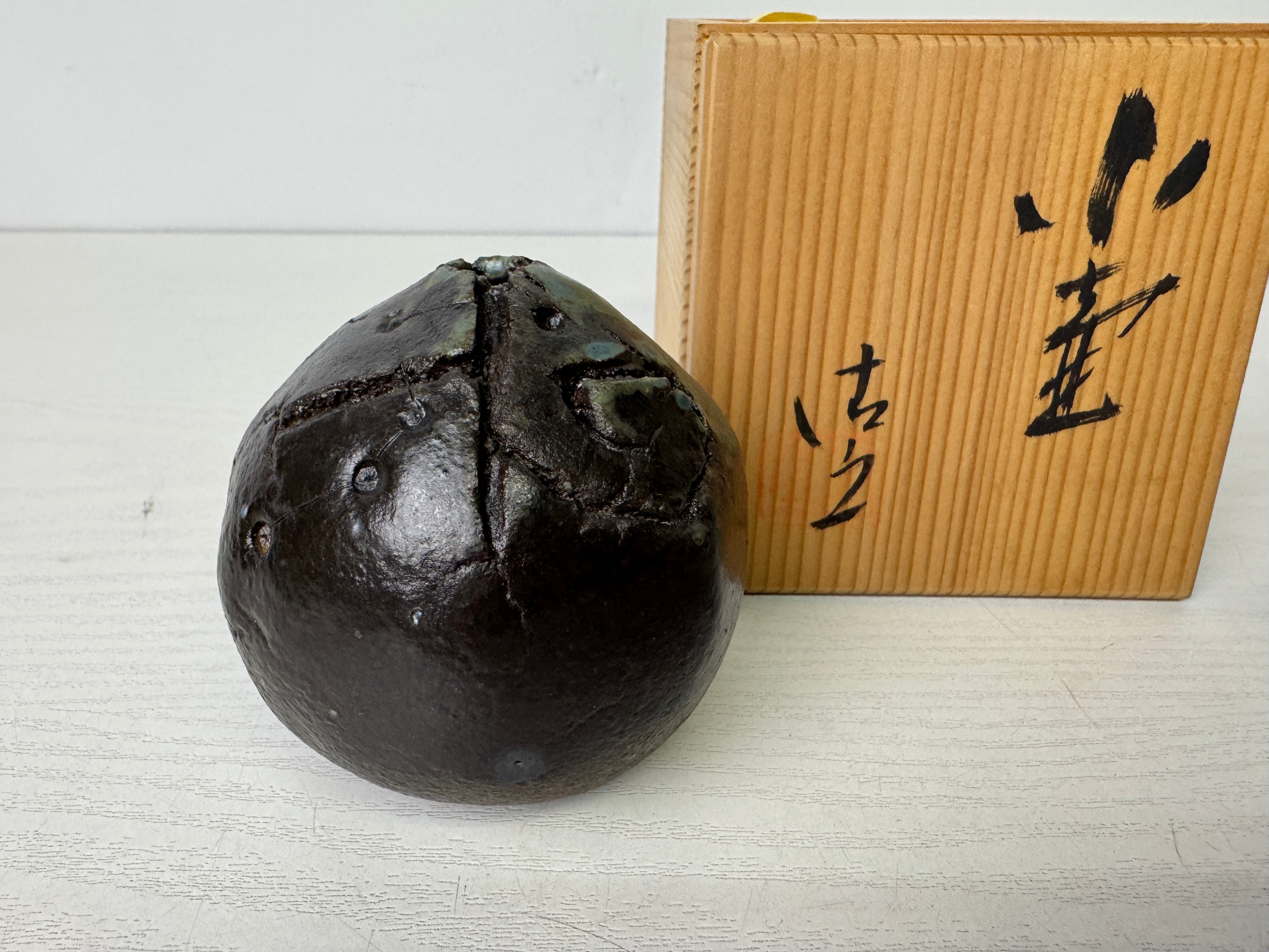Y9844 VASE Seto-ware small signed box Japan ikebana floral arrangement ...