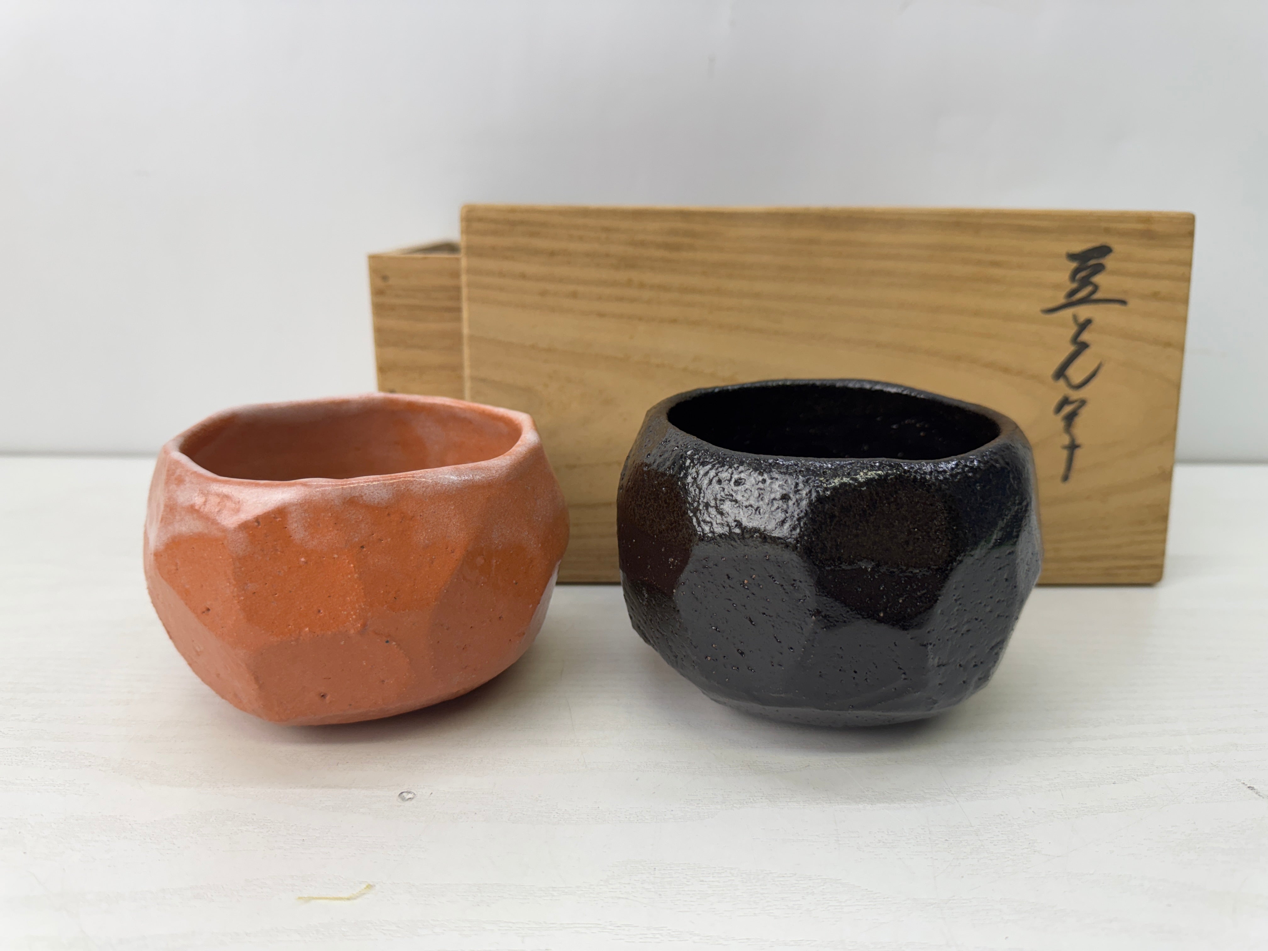 Y9902 CHAWAN Raku-ware bowl signed box beveled edges Japan antique tea ...