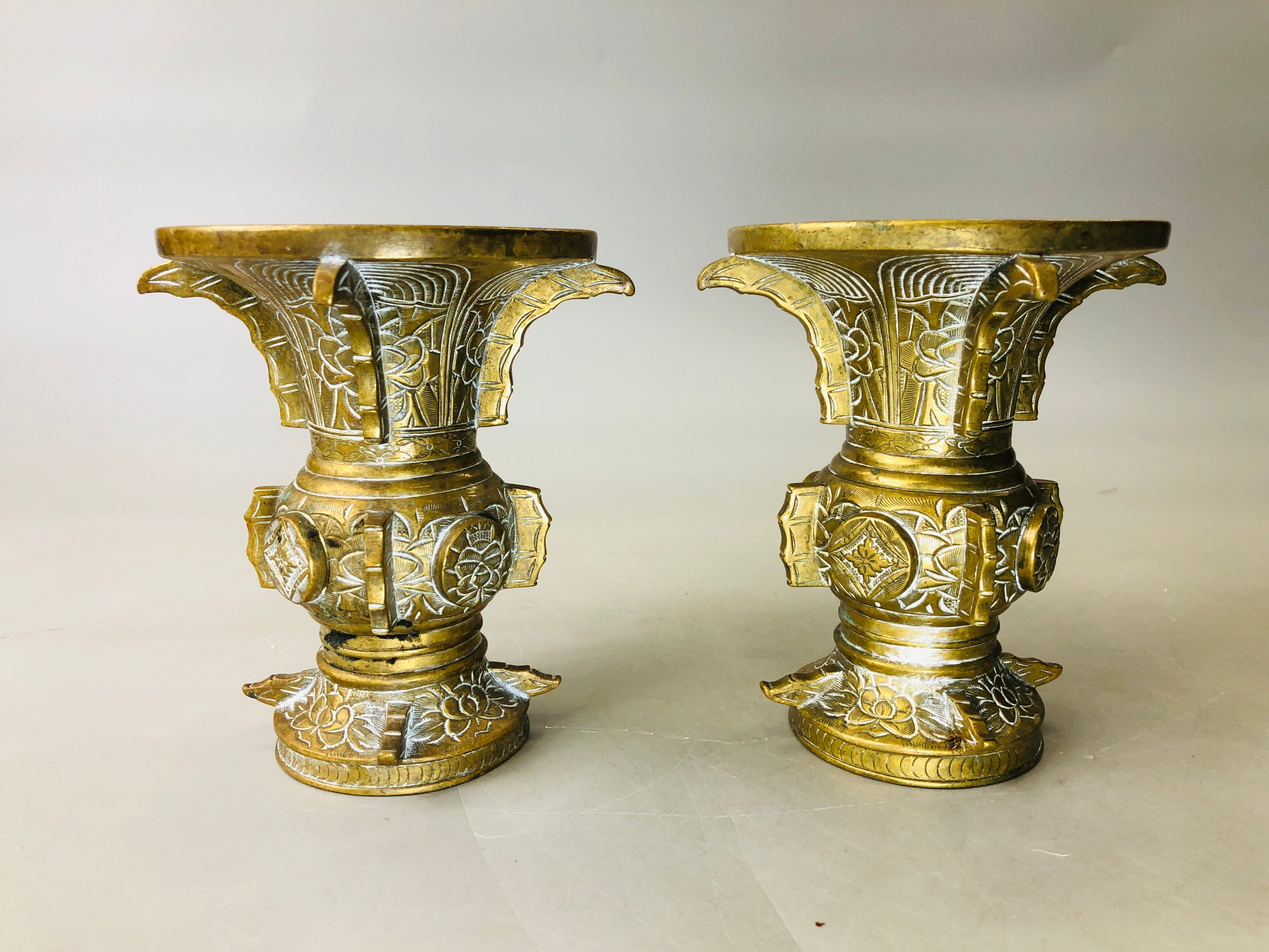 Y6231 [VIDEO] Buddhist Altar Equipment Copper Flower Vase pair Japan B ...
