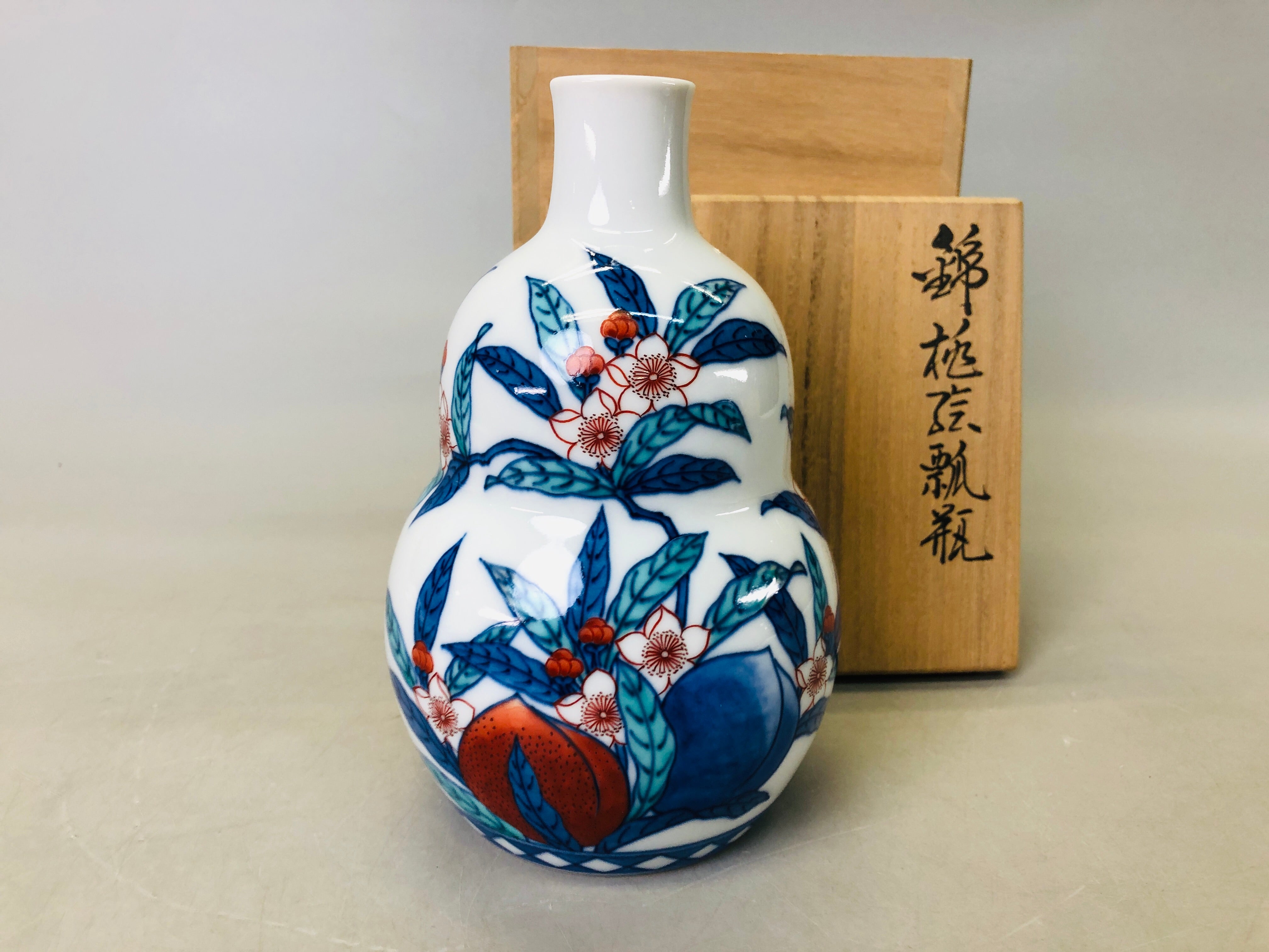 Y6452 [VIDEO] FLOWER VASE Nabeshima-ware color picture signed box Japa ...