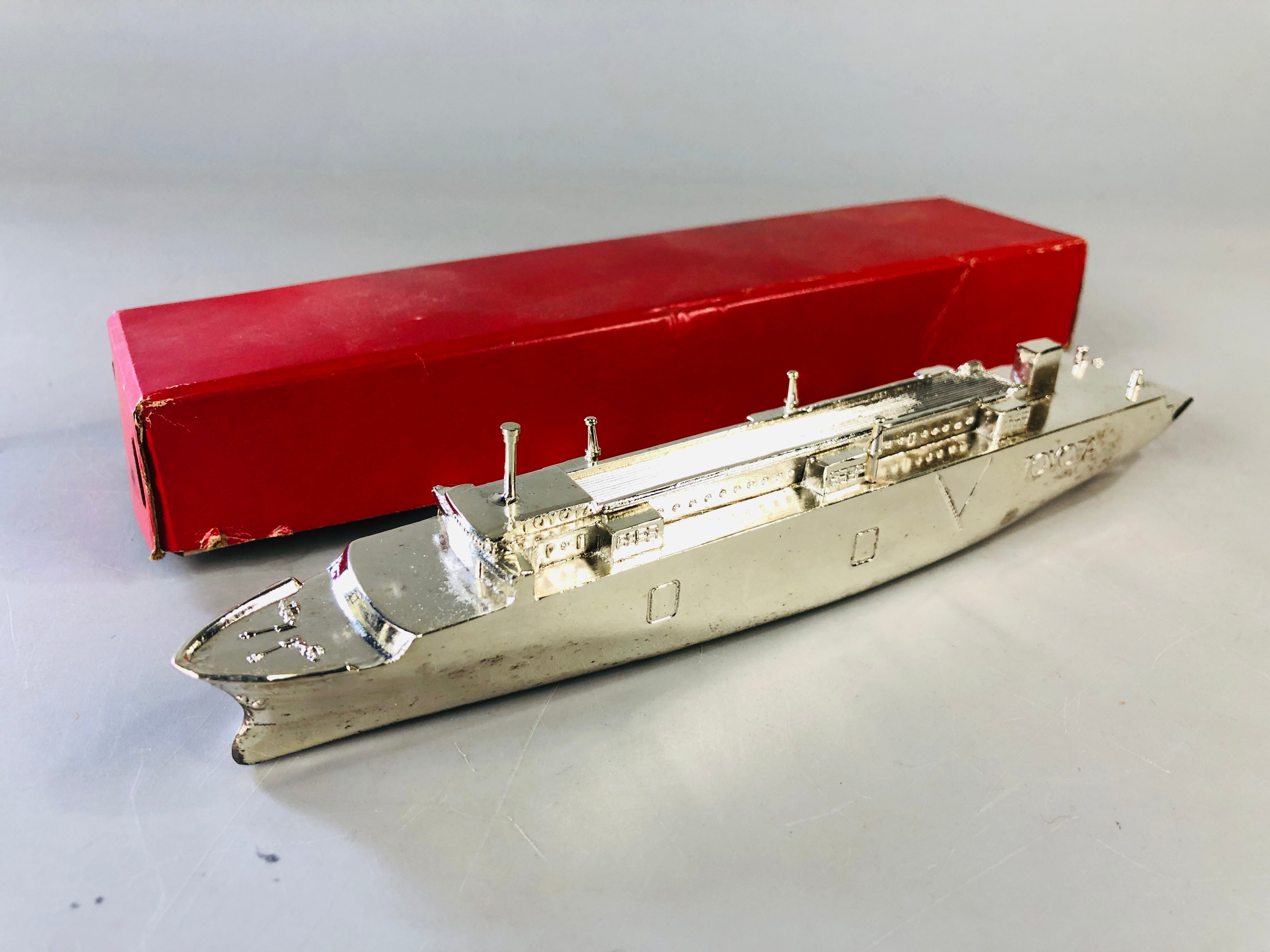Y7111 OKIMONO metal ship Paperweight Toyota-maru box Japan antique sta ...